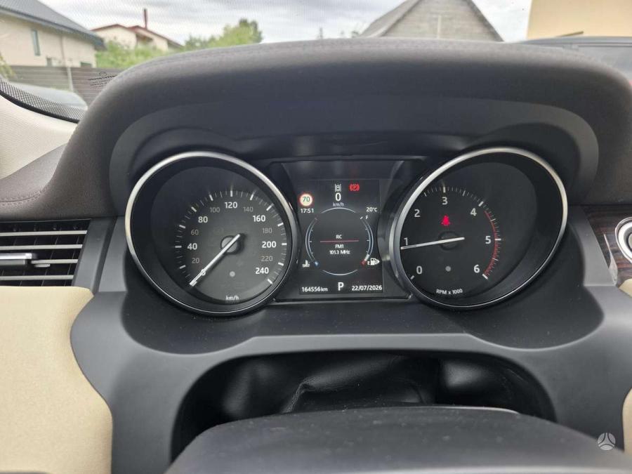 Black Land Rover Range Rover Evoque 2016 in Kaunas, with an engine capacity of 2.00 L and mileage of 165 thousand km for 12500 €, photo 9 on AUTOMOTO.COM.LV