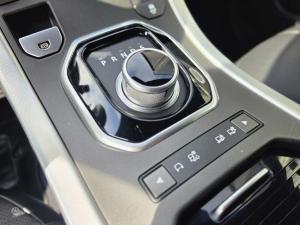 Melns Land Rover Range Rover Evoque 2016 Tauragė, ar dzinēja tilpumu 2.00 L un nobraukumu 185 tūkst. km par 10900 €, foto 41 vietnē AUTOMOTO.COM.LV