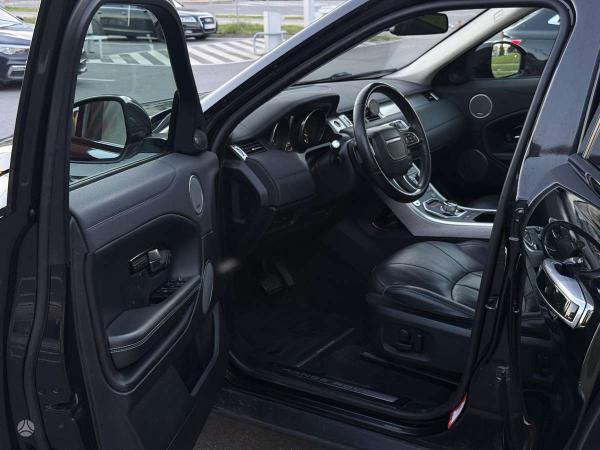 Melns Land Rover Range Rover Evoque 2016 Viļņa, ar dzinēja tilpumu 2.00 L un nobraukumu 155 tūkst. km par 14800 €, foto 8 vietnē AUTOMOTO.COM.LV