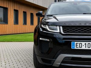 Black Land Rover Range Rover Evoque 2016 in Taurage, with an engine capacity of 2.00 L and mileage of 185 thousand km for 10800 €, photo 11 on AUTOMOTO.COM.LV