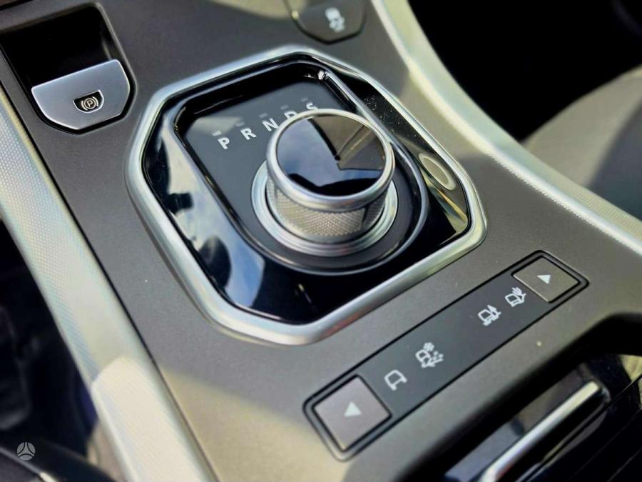 Black Land Rover Range Rover Evoque 2016 in Taurage, with an engine capacity of 2.00 L and mileage of 185 thousand km for 10800 €, photo 32 on AUTOMOTO.COM.LV