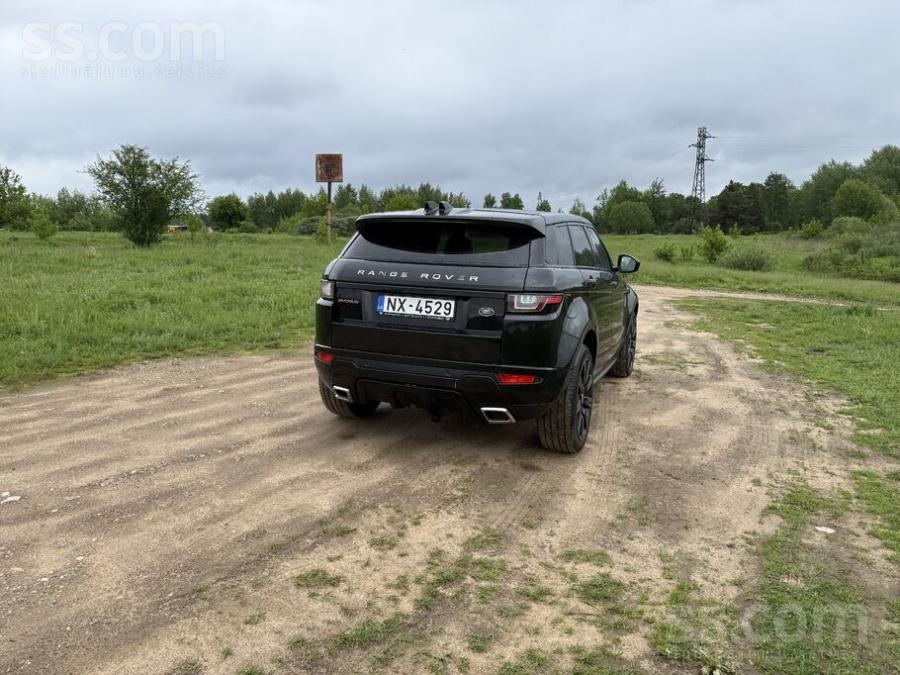 Melns Land Rover Range Rover Evoque 2017 Daugavpils, ar dzinēja tilpumu 2.00 L un nobraukumu 194 tūkst. km par 15500 €, foto 5 vietnē AUTOMOTO.COM.LV