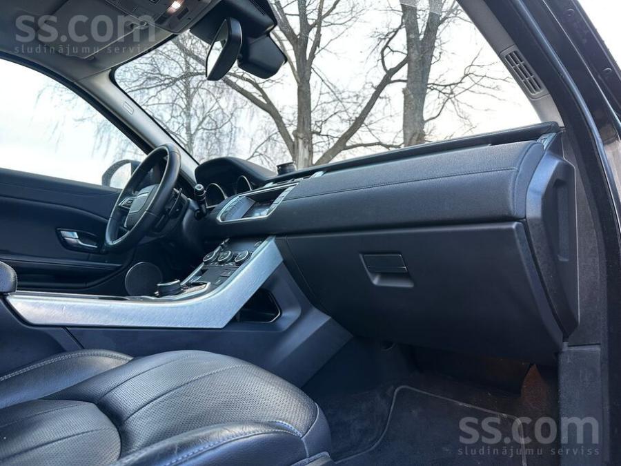 Melns Land Rover Range Rover Evoque 2017 Jelgava, ar dzinēja tilpumu 2.00 L un nobraukumu 0 tūkst. km par 16990 €, foto 10 vietnē AUTOMOTO.COM.LV