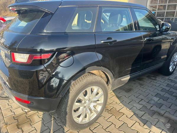 Melns Land Rover Range Rover Evoque 2017 Marijampole, ar dzinēja tilpumu 2.00 L un nobraukumu 157 tūkst. km par 7450 €, foto 5 vietnē AUTOMOTO.COM.LV