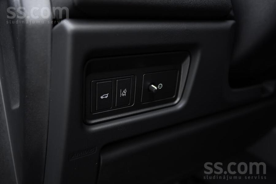Black Land Rover Range Rover Evoque 2017 in Jelgava, with an engine capacity of 2.00 L and mileage of 0 thousand km for 13500 €, photo 17 on AUTOMOTO.COM.LV