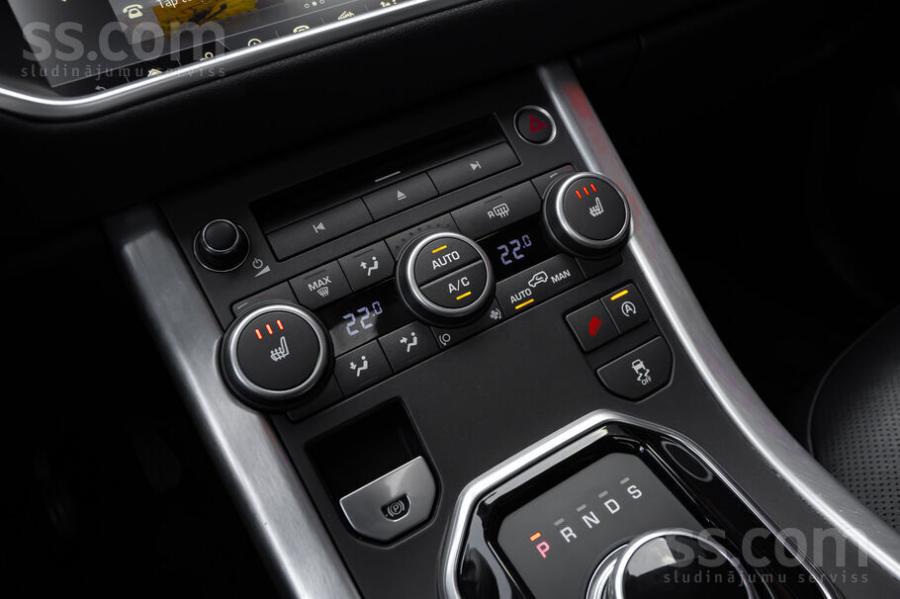 Black Land Rover Range Rover Evoque 2017 in Jelgava, with an engine capacity of 2.00 L and mileage of 0 thousand km for 13500 €, photo 20 on AUTOMOTO.COM.LV