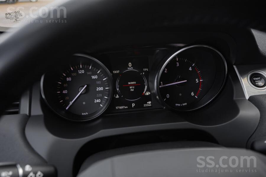 Black Land Rover Range Rover Evoque 2017 in Jelgava, with an engine capacity of 2.00 L and mileage of 0 thousand km for 13500 €, photo 27 on AUTOMOTO.COM.LV