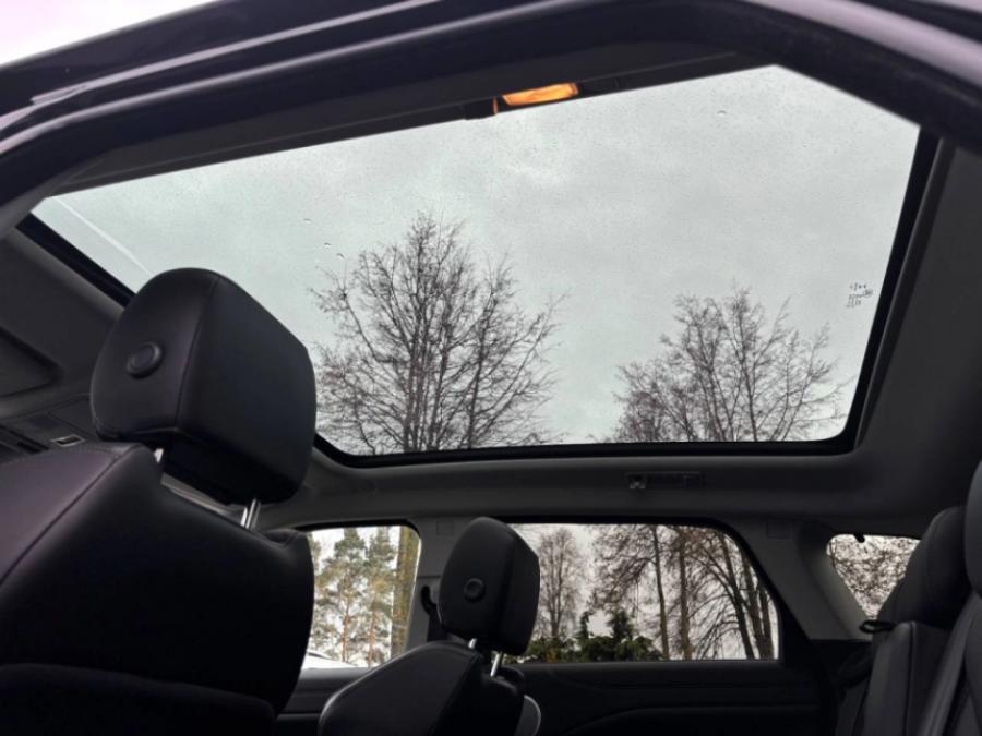 Black Land Rover Range Rover Evoque 2017 in Riga, with an engine capacity of 2.00 L and mileage of 192 thousand km for 15990 €, photo 3 on AUTOMOTO.COM.LV
