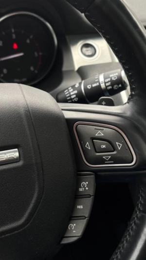 Black Land Rover Range Rover Evoque 2017 in Riga, with an engine capacity of 2.00 L and mileage of 192 thousand km for 15990 €, photo 6 on AUTOMOTO.COM.LV