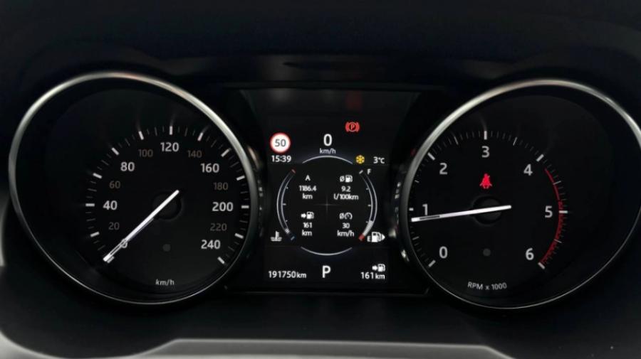 Black Land Rover Range Rover Evoque 2017 in Riga, with an engine capacity of 2.00 L and mileage of 192 thousand km for 15990 €, photo 10 on AUTOMOTO.COM.LV