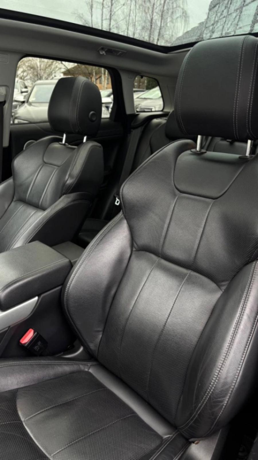 Black Land Rover Range Rover Evoque 2017 in Riga, with an engine capacity of 2.00 L and mileage of 192 thousand km for 15990 €, photo 16 on AUTOMOTO.COM.LV
