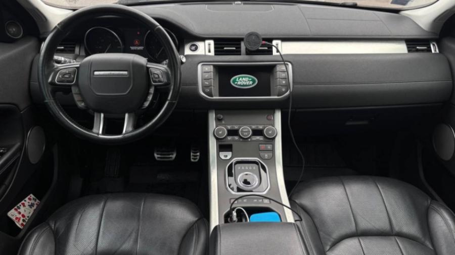 Black Land Rover Range Rover Evoque 2017 in Riga, with an engine capacity of 2.00 L and mileage of 192 thousand km for 15990 €, photo 17 on AUTOMOTO.COM.LV