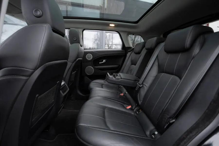 Melns Land Rover Range Rover Evoque 2017 Jelgava, ar dzinēja tilpumu 2.00 L un nobraukumu 173 tūkst. km par 15990 €, foto 23 vietnē AUTOMOTO.COM.LV