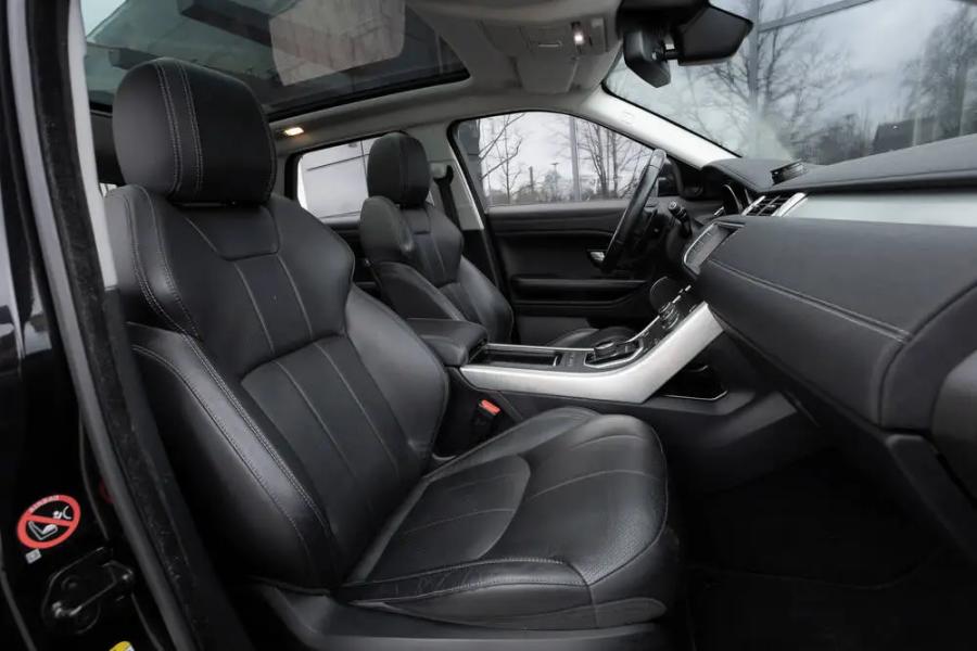 Melns Land Rover Range Rover Evoque 2017 Jelgava, ar dzinēja tilpumu 2.00 L un nobraukumu 173 tūkst. km par 15990 €, foto 25 vietnē AUTOMOTO.COM.LV