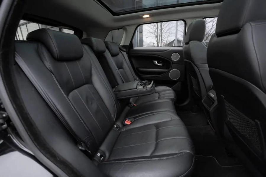 Melns Land Rover Range Rover Evoque 2017 Jelgava, ar dzinēja tilpumu 2.00 L un nobraukumu 173 tūkst. km par 15990 €, foto 26 vietnē AUTOMOTO.COM.LV