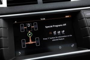Melns Land Rover Range Rover Evoque 2017 Jelgava, ar dzinēja tilpumu 2.00 L un nobraukumu 173 tūkst. km par 15990 €, foto 35 vietnē AUTOMOTO.COM.LV
