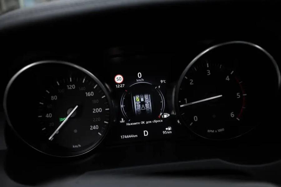 Melns Land Rover Range Rover Evoque 2017 Jelgava, ar dzinēja tilpumu 2.00 L un nobraukumu 173 tūkst. km par 15990 €, foto 40 vietnē AUTOMOTO.COM.LV