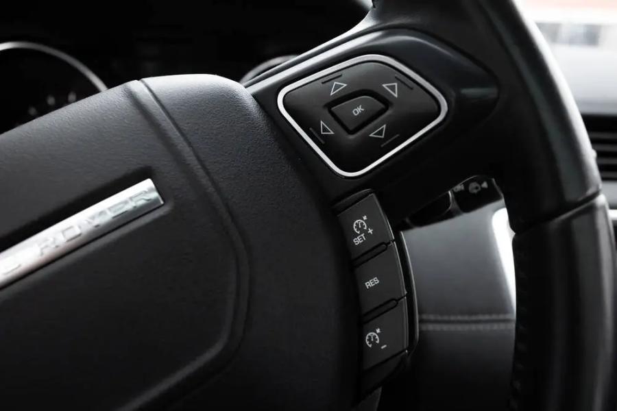 Melns Land Rover Range Rover Evoque 2017 Jelgava, ar dzinēja tilpumu 2.00 L un nobraukumu 173 tūkst. km par 15990 €, foto 42 vietnē AUTOMOTO.COM.LV