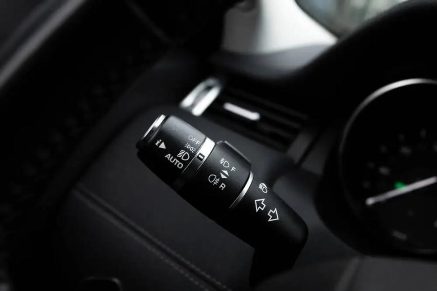 Melns Land Rover Range Rover Evoque 2017 Jelgava, ar dzinēja tilpumu 2.00 L un nobraukumu 173 tūkst. km par 15990 €, foto 44 vietnē AUTOMOTO.COM.LV