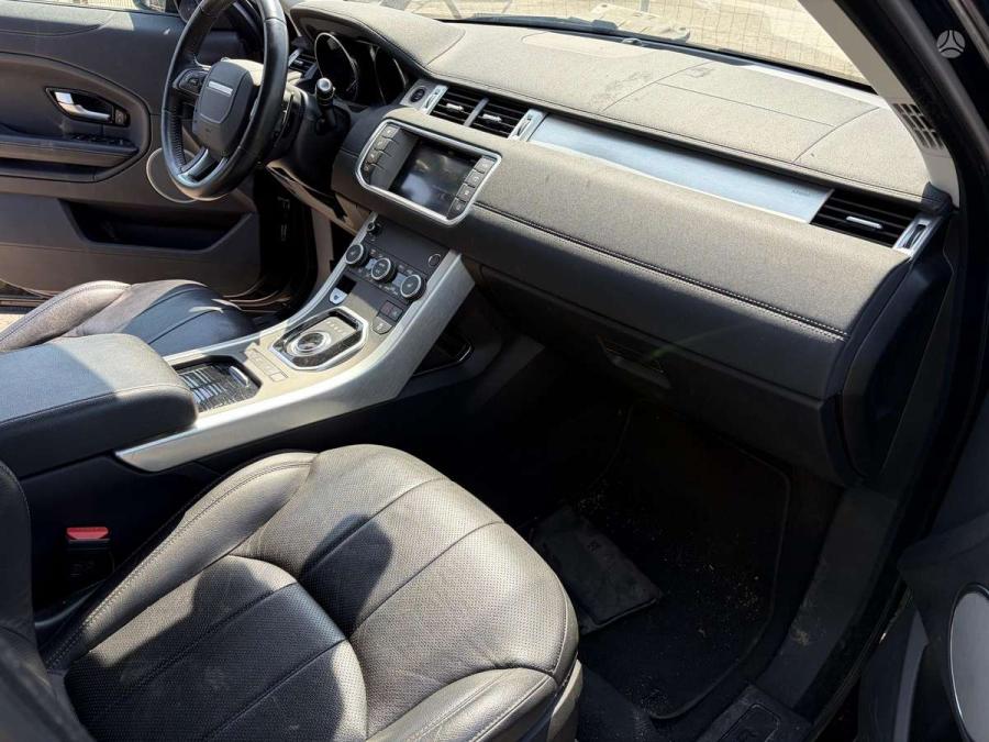 Black Land Rover Range Rover Evoque 2017 in Alytus, with an engine capacity of 2.00 L and mileage of 158 thousand km for 8550 €, photo 7 on AUTOMOTO.COM.LV