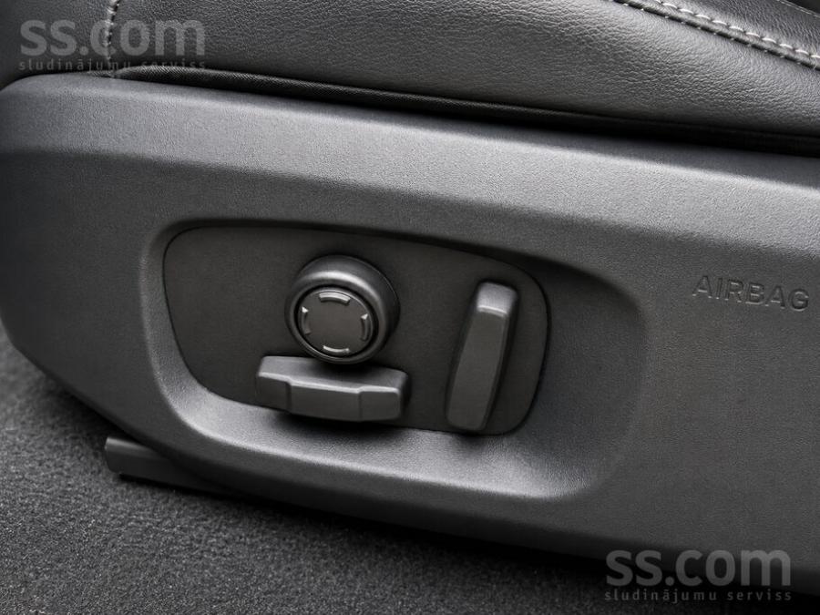 Melns Land Rover Range Rover Evoque 2017 Rīga, ar dzinēja tilpumu 2.00 L un nobraukumu 184 tūkst. km par 13500 €, foto 18 vietnē AUTOMOTO.COM.LV