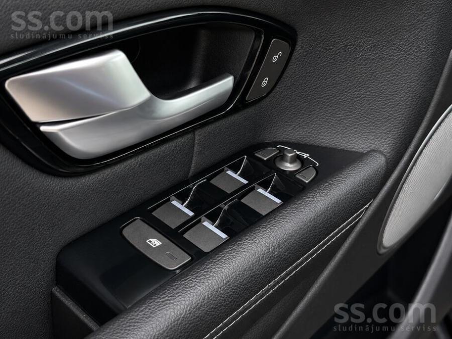 Melns Land Rover Range Rover Evoque 2017 Rīga, ar dzinēja tilpumu 2.00 L un nobraukumu 184 tūkst. km par 13500 €, foto 19 vietnē AUTOMOTO.COM.LV