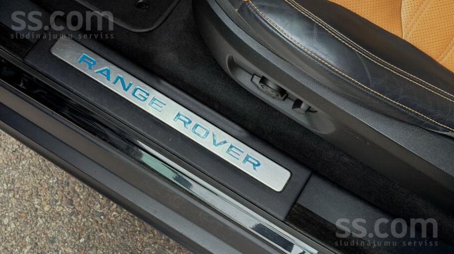 Black Land Rover Range Rover Evoque 2017 in Daugavpils, with an engine capacity of 2.00 L and mileage of 203 thousand km for 14550 €, photo 11 on AUTOMOTO.COM.LV