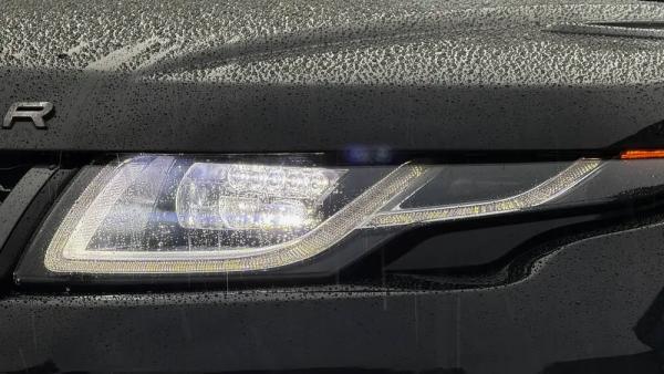 Black Land Rover Range Rover Evoque 2017 in Daugavpils, with an engine capacity of 2.00 L and mileage of 203 thousand km for 14550 €, photo 3 on AUTOMOTO.COM.LV