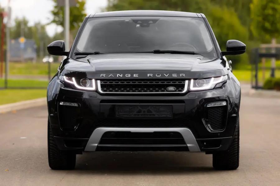 Black Land Rover Range Rover Evoque 2017 in Jelgava, with an engine capacity of 2.00 L and mileage of 160 thousand km for 11700 €, photo 3 on AUTOMOTO.COM.LV