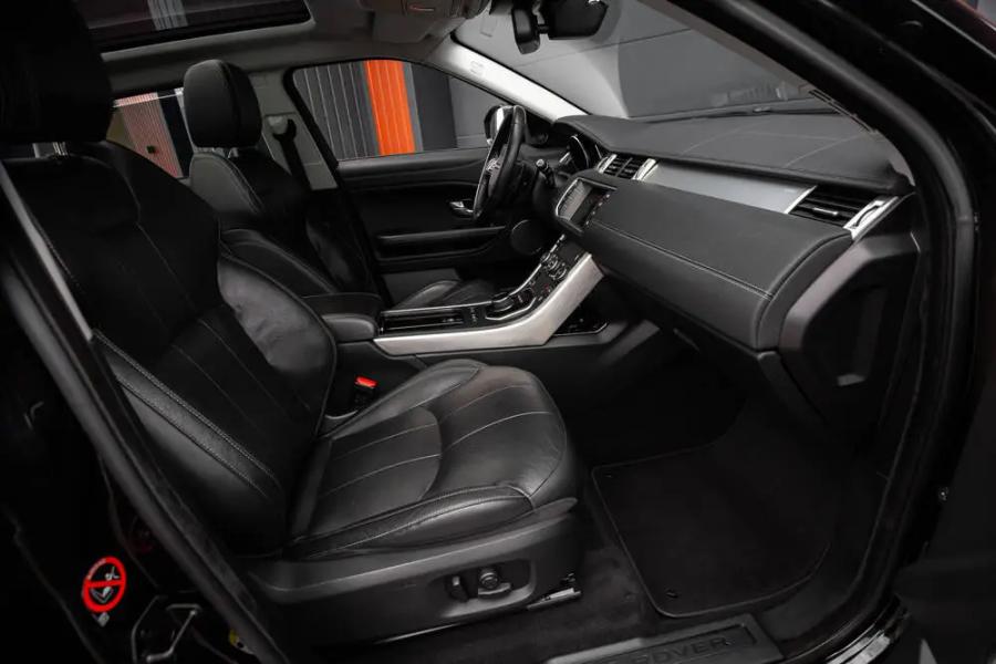 Black Land Rover Range Rover Evoque 2017 in Jelgava, with an engine capacity of 2.00 L and mileage of 160 thousand km for 11700 €, photo 8 on AUTOMOTO.COM.LV