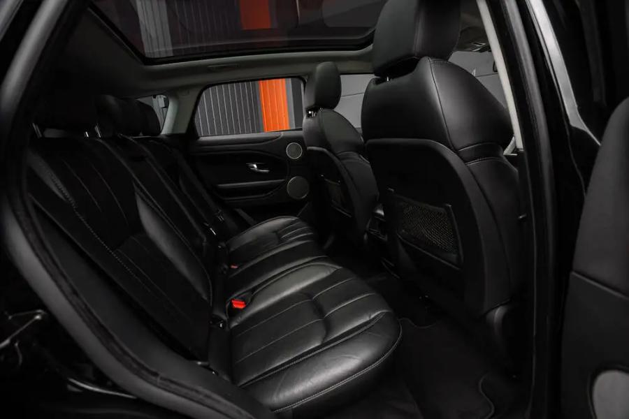 Black Land Rover Range Rover Evoque 2017 in Jelgava, with an engine capacity of 2.00 L and mileage of 160 thousand km for 11700 €, photo 10 on AUTOMOTO.COM.LV
