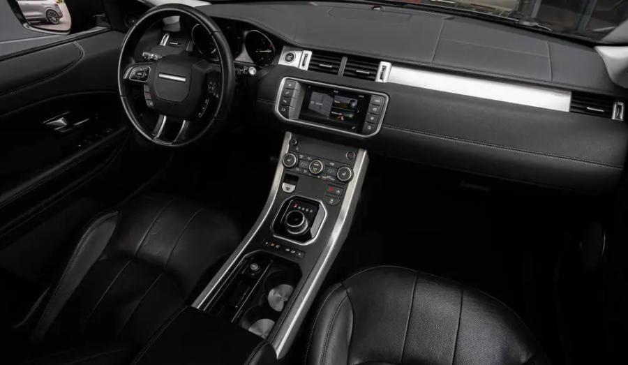 Black Land Rover Range Rover Evoque 2017 in Jelgava, with an engine capacity of 2.00 L and mileage of 160 thousand km for 11700 €, photo 11 on AUTOMOTO.COM.LV