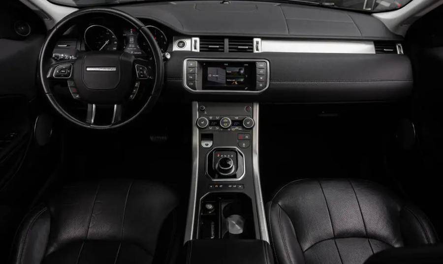 Black Land Rover Range Rover Evoque 2017 in Jelgava, with an engine capacity of 2.00 L and mileage of 160 thousand km for 11700 €, photo 12 on AUTOMOTO.COM.LV
