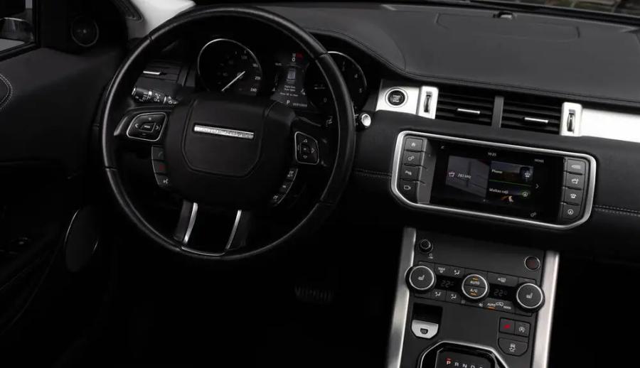 Black Land Rover Range Rover Evoque 2017 in Jelgava, with an engine capacity of 2.00 L and mileage of 160 thousand km for 11700 €, photo 13 on AUTOMOTO.COM.LV