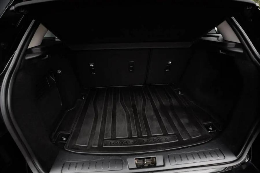 Black Land Rover Range Rover Evoque 2017 in Jelgava, with an engine capacity of 2.00 L and mileage of 160 thousand km for 11700 €, photo 14 on AUTOMOTO.COM.LV