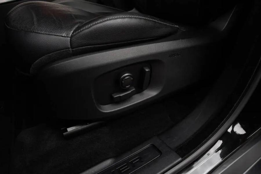 Black Land Rover Range Rover Evoque 2017 in Jelgava, with an engine capacity of 2.00 L and mileage of 160 thousand km for 11700 €, photo 18 on AUTOMOTO.COM.LV