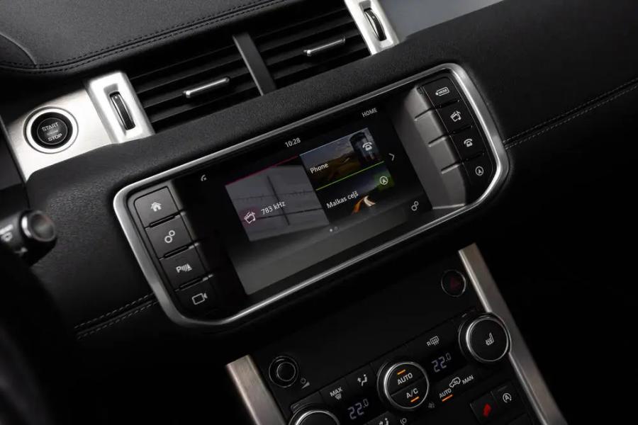 Black Land Rover Range Rover Evoque 2017 in Jelgava, with an engine capacity of 2.00 L and mileage of 160 thousand km for 11700 €, photo 23 on AUTOMOTO.COM.LV