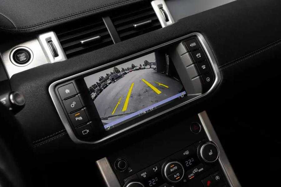Black Land Rover Range Rover Evoque 2017 in Jelgava, with an engine capacity of 2.00 L and mileage of 160 thousand km for 11700 €, photo 24 on AUTOMOTO.COM.LV