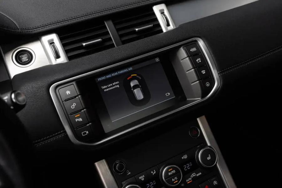 Black Land Rover Range Rover Evoque 2017 in Jelgava, with an engine capacity of 2.00 L and mileage of 160 thousand km for 11700 €, photo 25 on AUTOMOTO.COM.LV