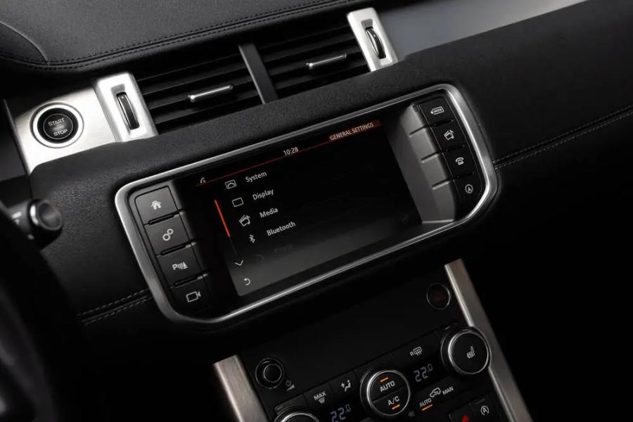 Black Land Rover Range Rover Evoque 2017 in Jelgava, with an engine capacity of 2.00 L and mileage of 160 thousand km for 11700 €, photo 28 on AUTOMOTO.COM.LV