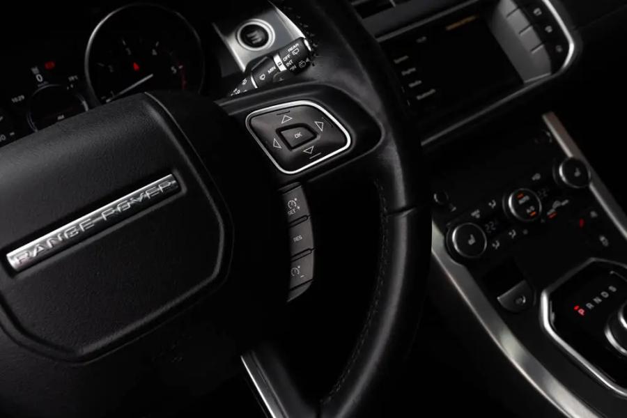 Black Land Rover Range Rover Evoque 2017 in Jelgava, with an engine capacity of 2.00 L and mileage of 160 thousand km for 11700 €, photo 29 on AUTOMOTO.COM.LV