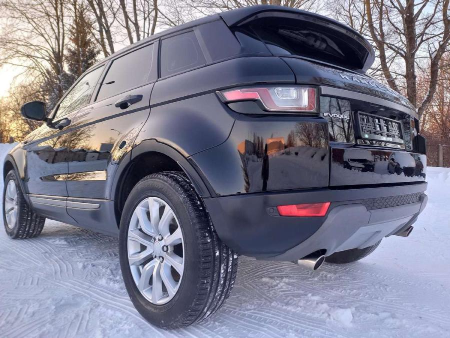 Melns Land Rover Range Rover Evoque 2018 Šauļi, ar dzinēja tilpumu 2.00 L un nobraukumu 106 tūkst. km par 12950 €, foto 6 vietnē AUTOMOTO.COM.LV