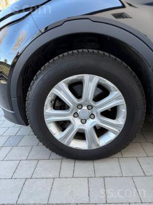 Melns Land Rover Range Rover Evoque 2018 Rīga, ar dzinēja tilpumu 2.00 L un nobraukumu 74 tūkst. km par 16000 €, foto 4 vietnē AUTOMOTO.COM.LV