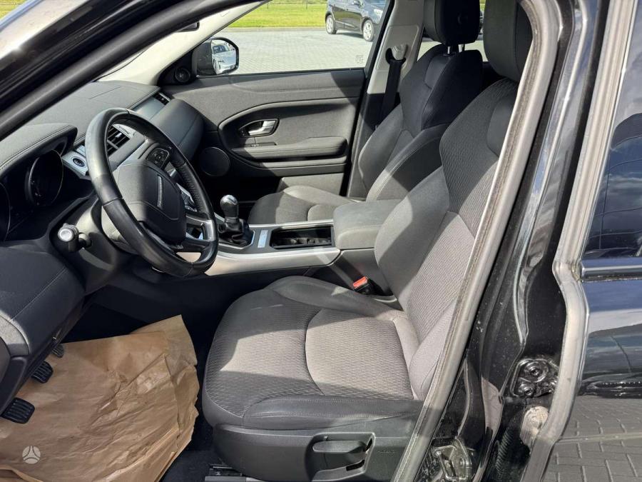 Black Land Rover Range Rover Evoque 2018 in Telschi, with an engine capacity of 2.00 L and mileage of 106 thousand km for 8700 €, photo 15 on AUTOMOTO.COM.LV