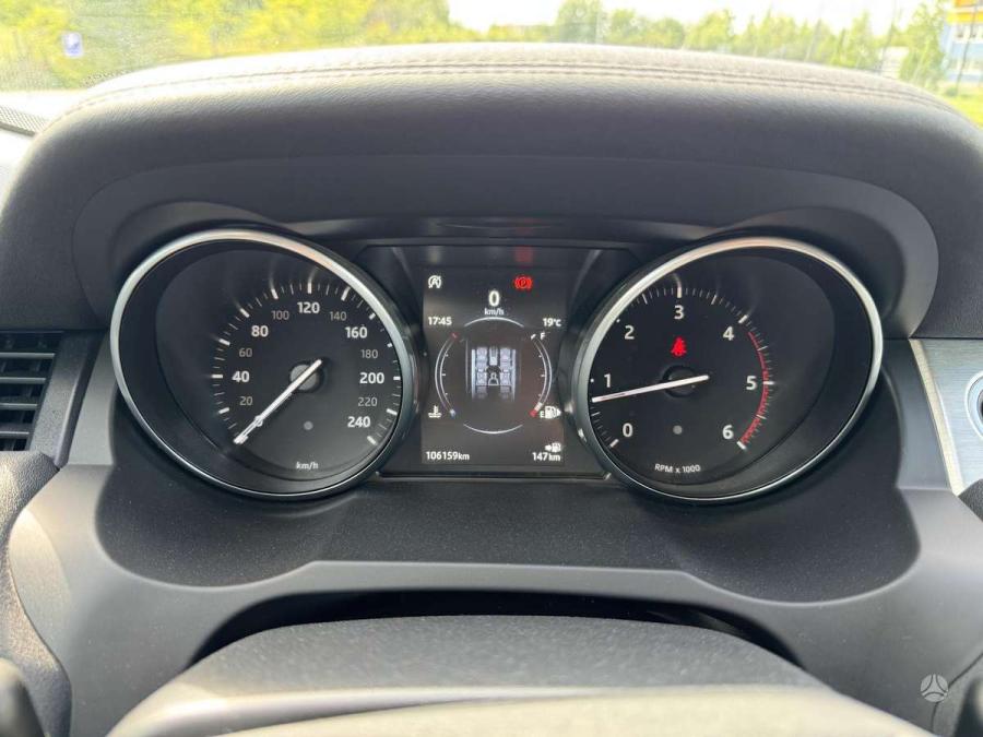 Black Land Rover Range Rover Evoque 2018 in Telschi, with an engine capacity of 2.00 L and mileage of 106 thousand km for 8700 €, photo 24 on AUTOMOTO.COM.LV
