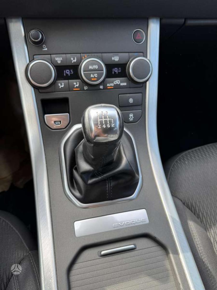Black Land Rover Range Rover Evoque 2018 in Telschi, with an engine capacity of 2.00 L and mileage of 106 thousand km for 8700 €, photo 25 on AUTOMOTO.COM.LV
