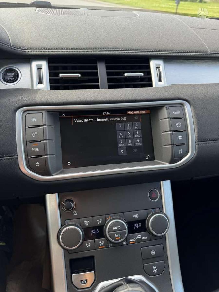 Black Land Rover Range Rover Evoque 2018 in Telschi, with an engine capacity of 2.00 L and mileage of 106 thousand km for 8700 €, photo 29 on AUTOMOTO.COM.LV