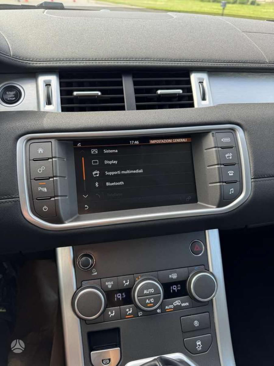 Black Land Rover Range Rover Evoque 2018 in Telschi, with an engine capacity of 2.00 L and mileage of 106 thousand km for 8700 €, photo 31 on AUTOMOTO.COM.LV