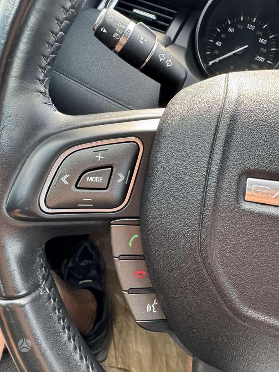 Black Land Rover Range Rover Evoque 2018 in Telschi, with an engine capacity of 2.00 L and mileage of 106 thousand km for 8700 €, photo 34 on AUTOMOTO.COM.LV