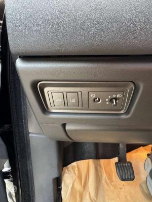 Black Land Rover Range Rover Evoque 2018 in Telschi, with an engine capacity of 2.00 L and mileage of 106 thousand km for 8700 €, photo 35 on AUTOMOTO.COM.LV